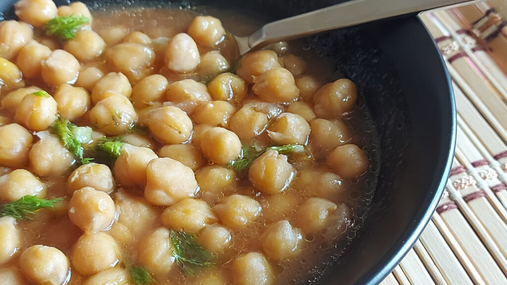 Zuppa di Ceci: Ricetta Gustosa e Sana per Tutta la Famiglia